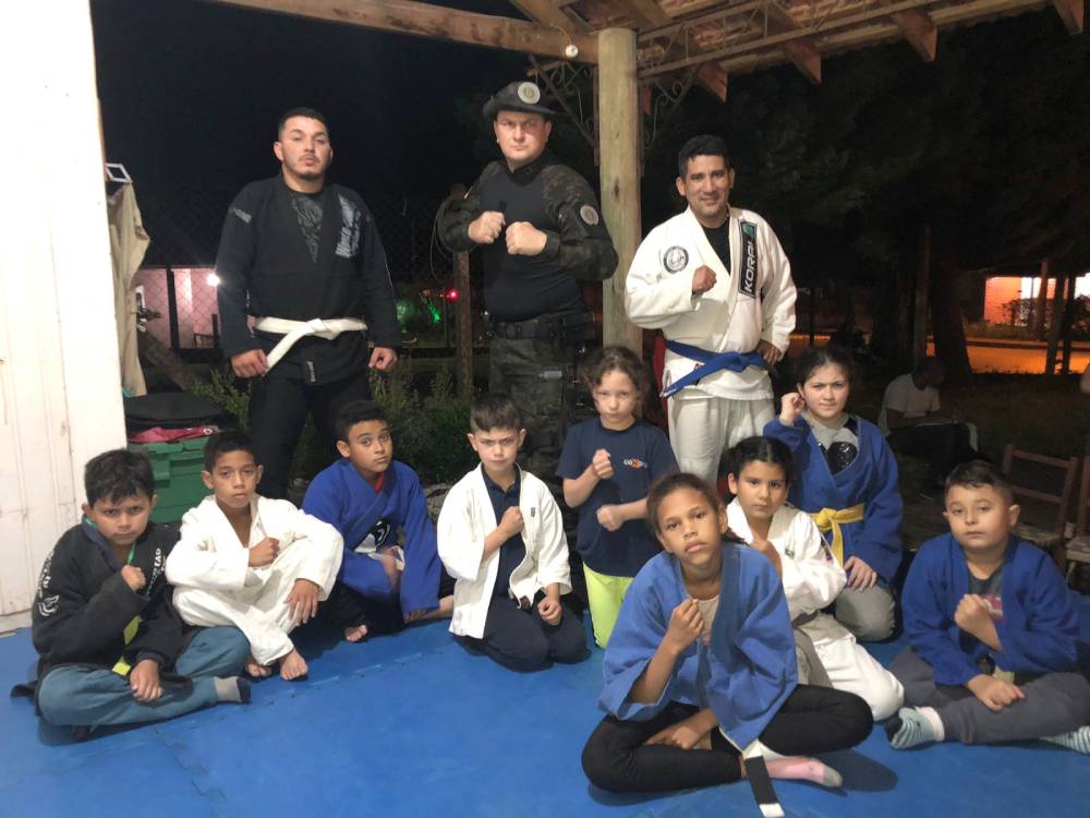 Projeto CaneArte Jiu-Jitsu leva artes marciais aos jovens | Jornal ...