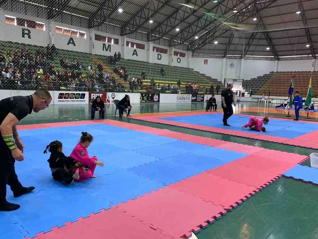 Primeiro campeonato municipal de Jiu-jitsu reuniu atletas mirins no ...